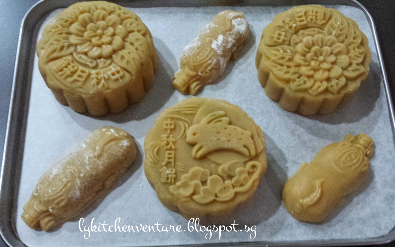 LY's Kitchen Ventures: Traditional Mooncake (Baked)